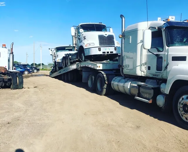Heavy Duty Towing Crossfield | Heavy Truck Towing Crossfield